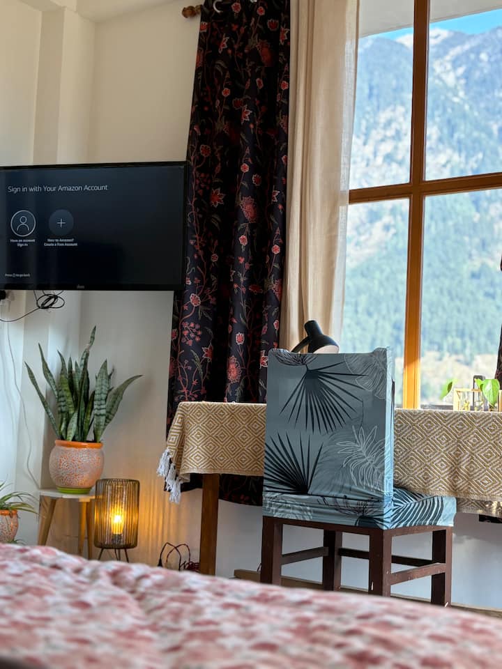 Michelintaara's Desk - Manali