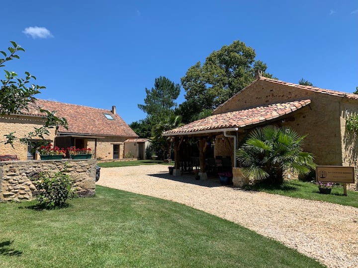 Au Coin Des Arbres - Noyer & Genevrier - Biron