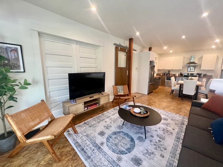 Modern 3br Haven • Walk To Pearl District - Portland, OR