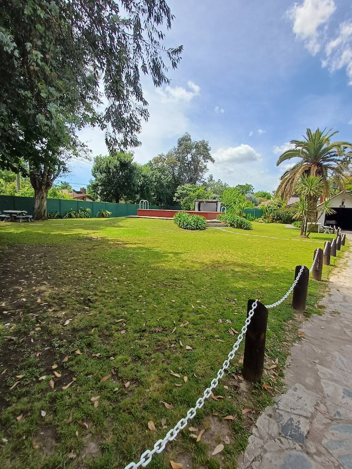 Casa Quinta Con Hermosa Piscina, Quincho Cubierto - Ituzaingó
