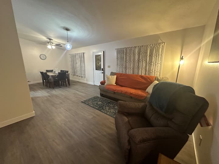 Westside Modern Charming Escape - Springfield, IL