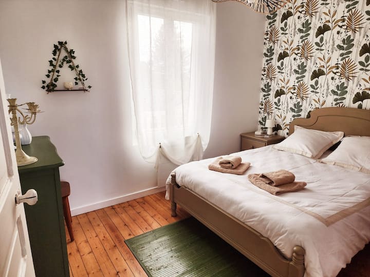 La Madrilène, De Saint-cyr à Brocéliande - Paimpont