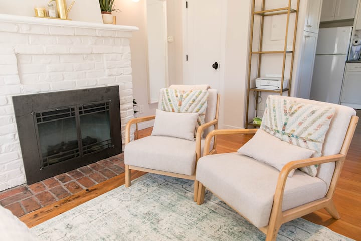 Park Street Gem – Cozy, Bright Retreat By The Sea - Monterey, CA