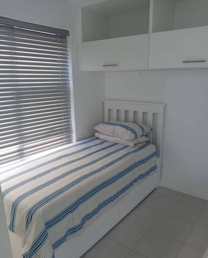 1-2 People, 2 Single Beds, Bathroom And Kitchen. - Stellenbosch