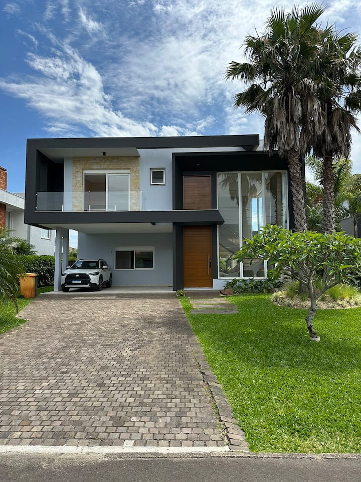 Casa De Alto Padrão Em Condomínio De Luxo - Capão da Canoa