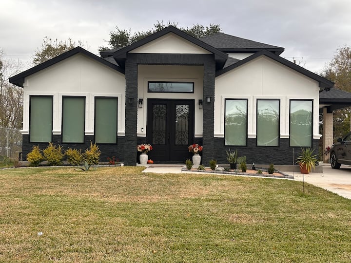 One Bedroom Guest Suite With Private Entrance - Pearland, TX