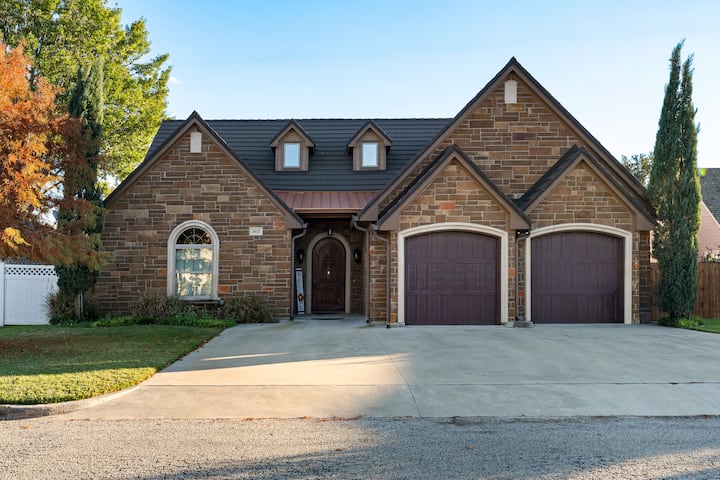 Rock House Retreat - Granbury, TX