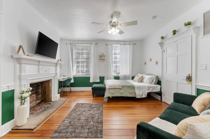 Ivory Garden: Charming 1-br Studio W/ Serene Vibes - Fredericksburg, VA
