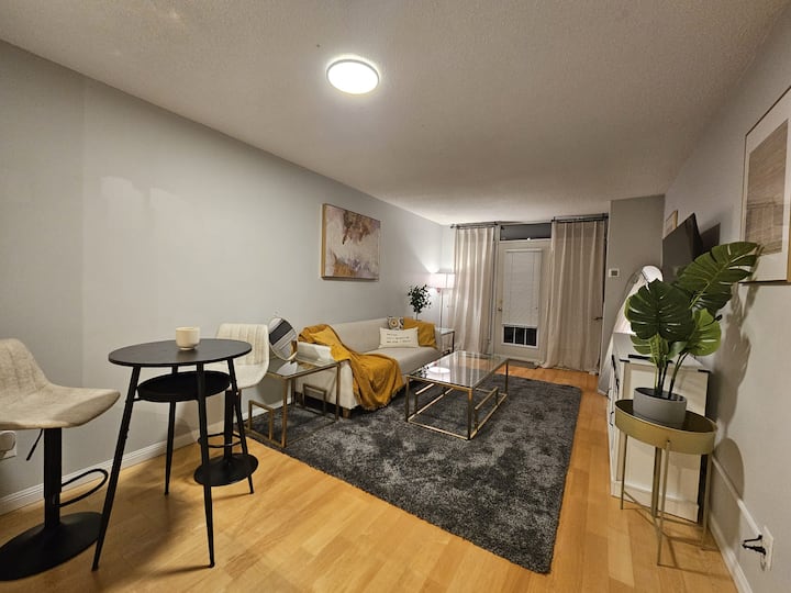 Bright And Cozy 1br Apartment Steps From King St - 토론토