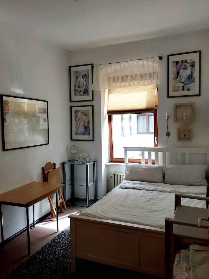 Cozy And Quiet Room In Old Building In Berlin - Berlin