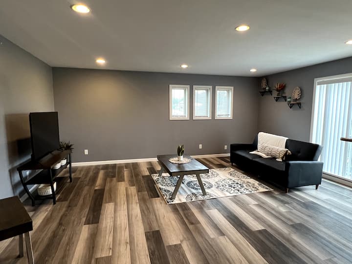 Great Location, Remodeled Unit Near Everything! - Theodore Roosevelt National Park