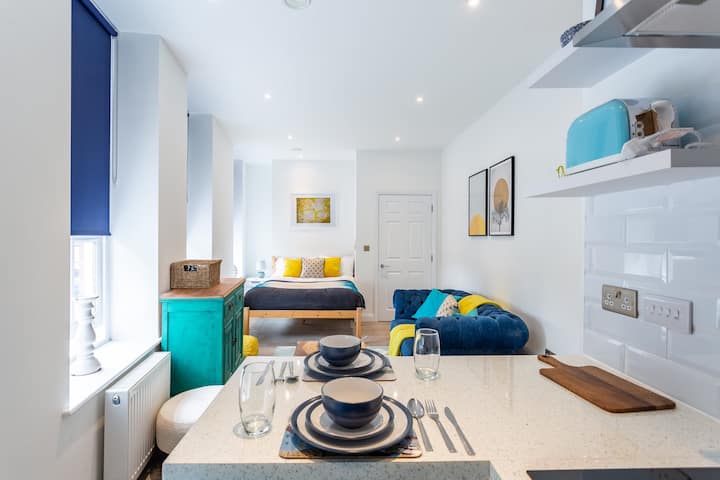 Westcliff, Southend Studio | Parking & Wi‑fi - Southend-on-Sea