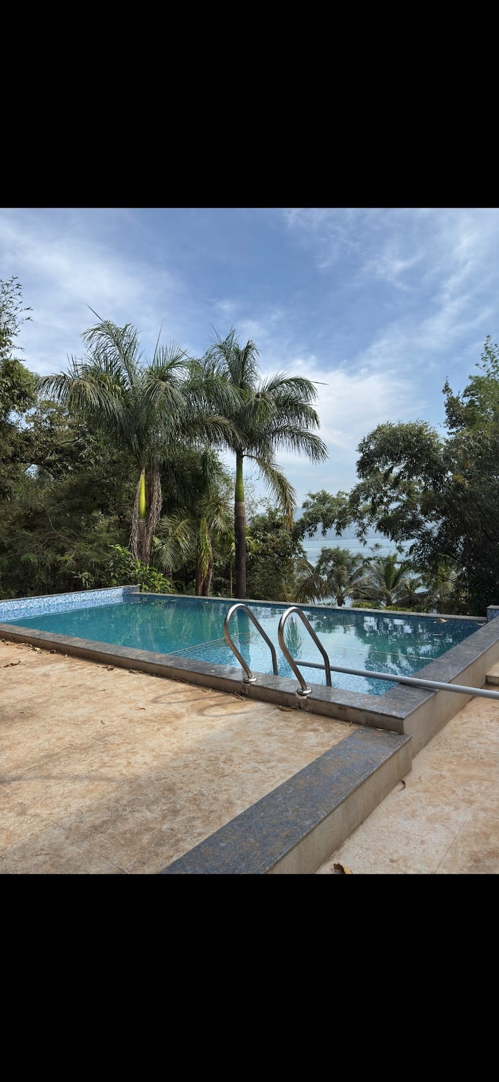 Serene Lake Facing Bungalow In The Midst Of Nature - Lavasa