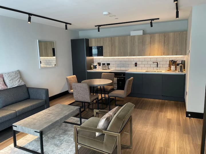 Beautiful 2 Bed 2 Bath Penthouse In London - Hounslow