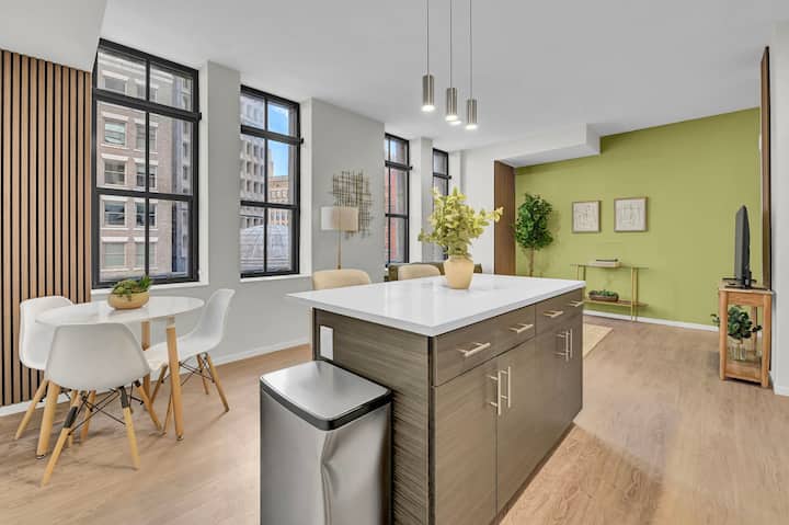 The Dirty Martini Den: Classic Style. Extra Dirty. - Cleveland