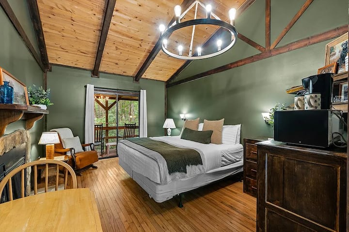 The Lost Compass - Suite #1 - Cozy Cabin Retreat - Helen, GA
