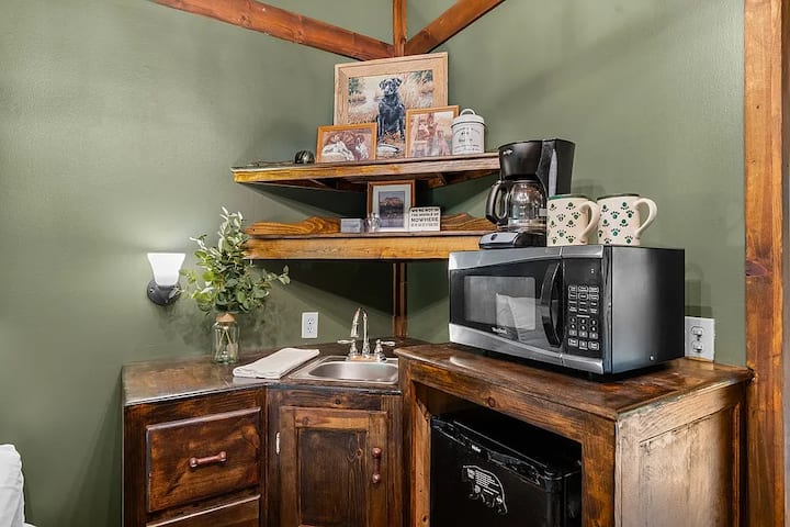 The Lost Compass - Suite #1 - Cozy Cabin Retreat - Helen, GA