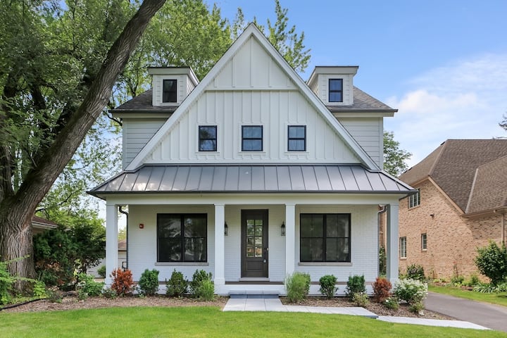 Modern Farmhouse Retreat, 4br In Clarendon Hills - Downers Grove, IL