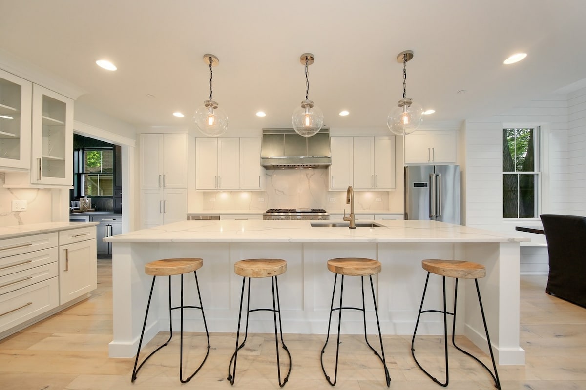 Modern Farmhouse Retreat, 4BR in Clarendon Hills - Houses for Rent in ...