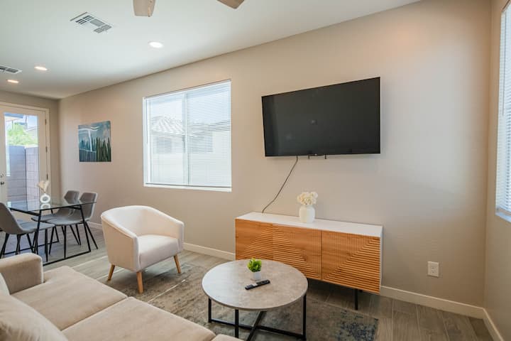 Bright 1br W/ Pool, Fitness Center & Washer/dryer - Glendale, AZ