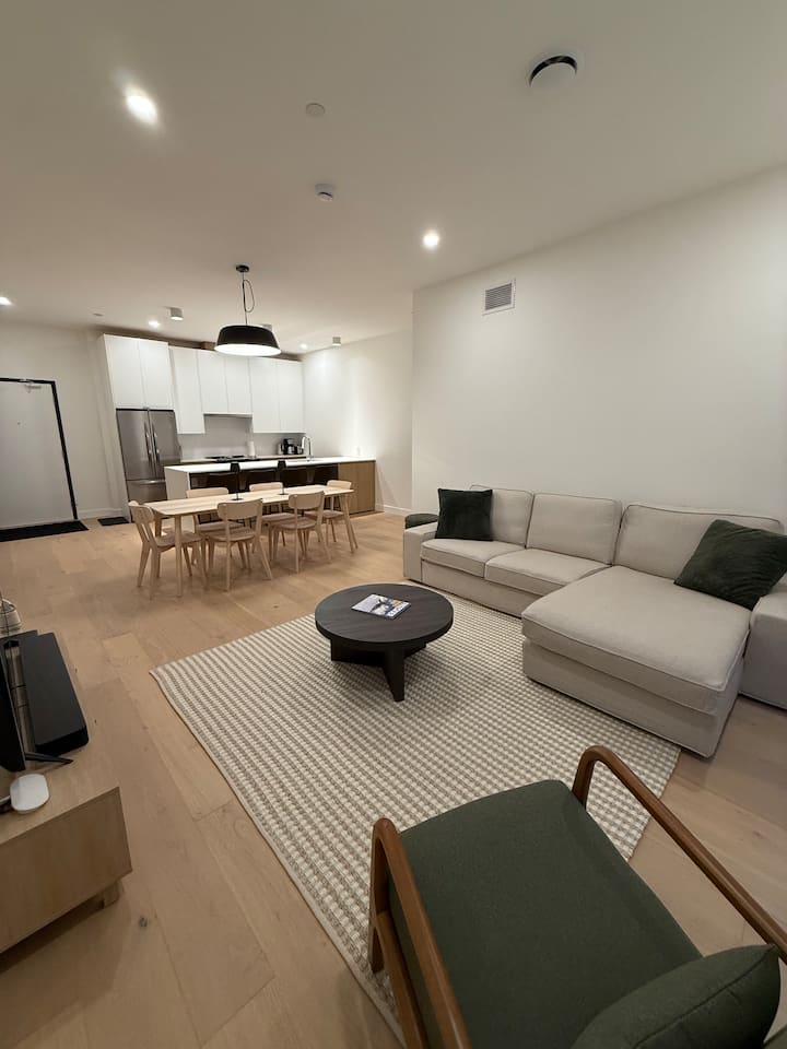 The Powder Den - Revelstoke