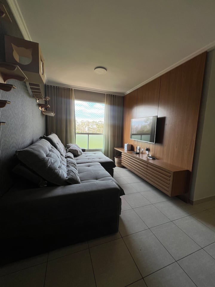 Apto Bem Localizado C/ Suíte, Quarto E 2 Banheiros - Uberlândia