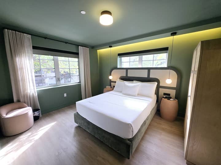 Queen Studio At Art Deco Marela! - Miami Beach, FL