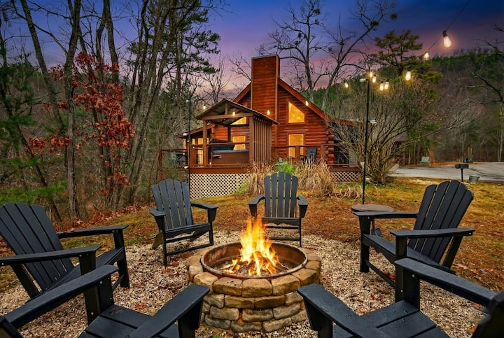 Theater Room! Hot Tub!/pooltable/arcade/wifi - Sky Rider, Pigeon Forge