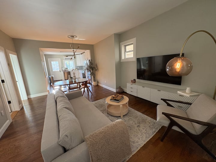 Spacious 2 Bedroom Near Nyc! Minutes To The Path! - Jersey City, NJ