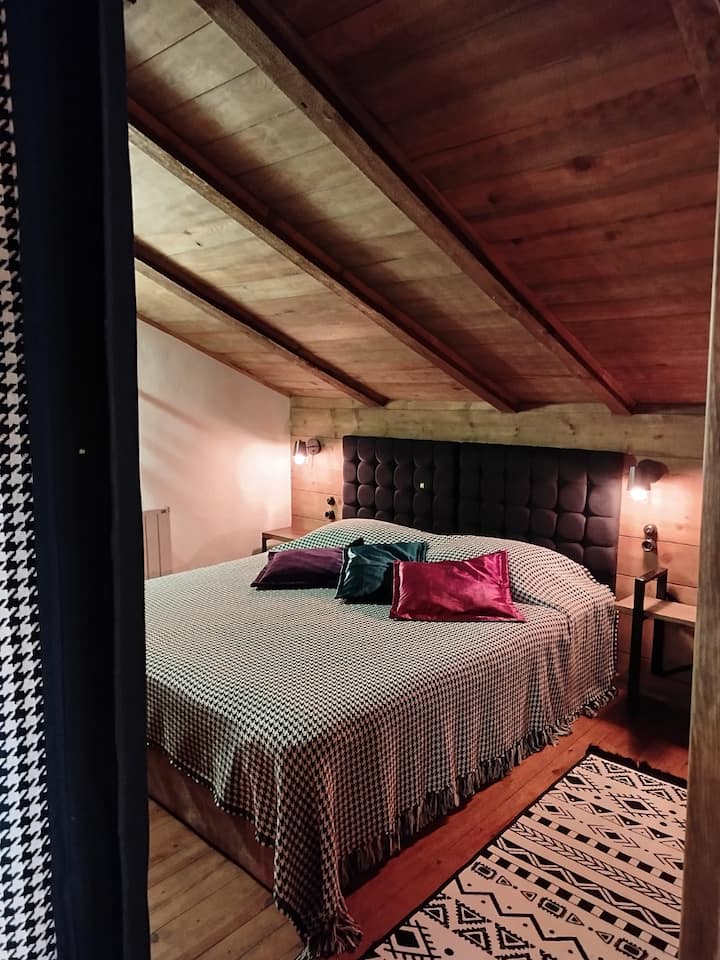 Konak Bindallı
Room 5
ÇAtı - Suit / Roof Suit - Safranbolu