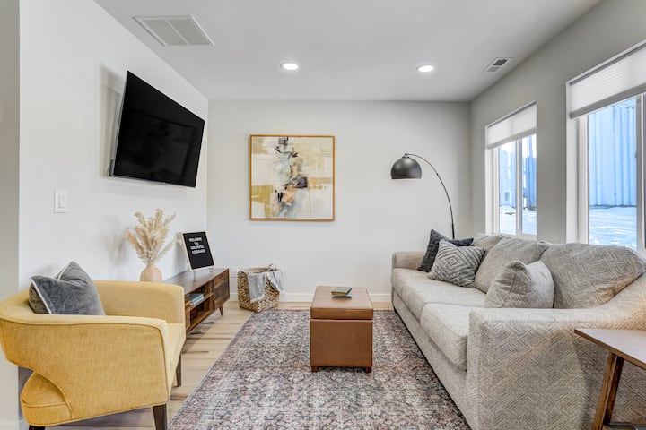 Secluded! King Bed, Hot Tub, Views, 2 Bath - Colorado Springs, CO