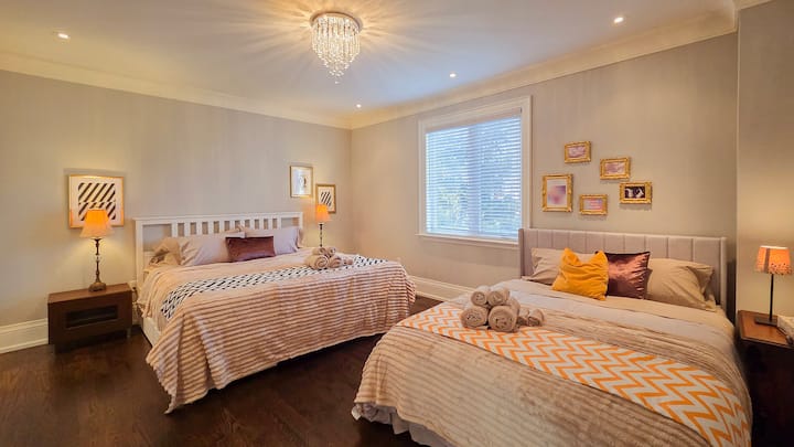 Stylish 4br Stay • Fireplace • 2 Parking Spots - Markham, Canada