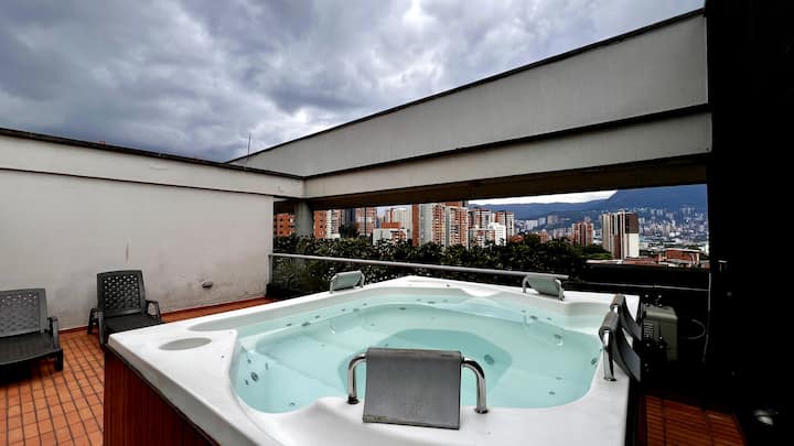 Nice Loft W/ A/c, Balcony,mall,jacuzzy,tv & Gym - Medellin, Antioquia, Colombia