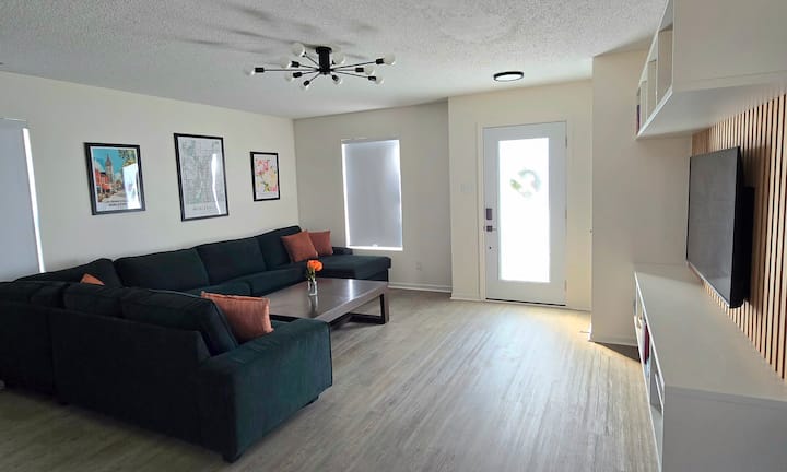 Near Ruoff • New Interior • Fenced Backyard - Fishers, IN