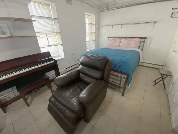 Guaranteed Comfort Near Nyc!-entertainment Suite! - Yonkers, NY