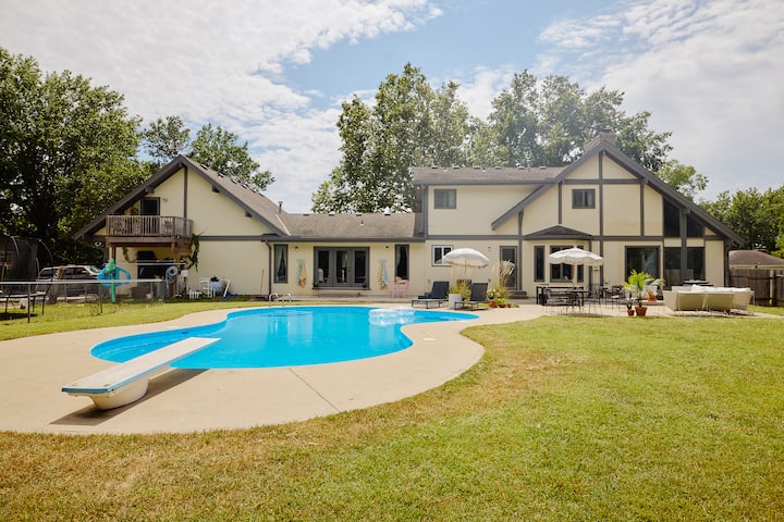 World Cup Luxury! Mid Century Home/salt Water Pool - Kansas City, MO