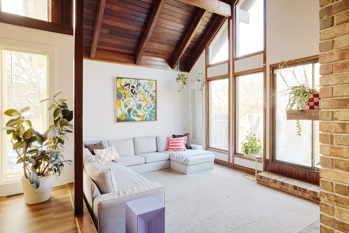 Mid-century Dream Home With A Pool And 2 Kitchens! - Kansas City