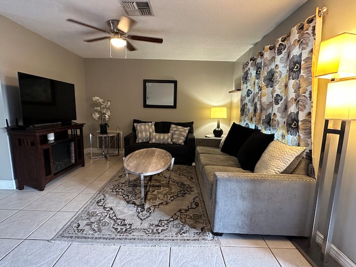 Clean & Cozy Family Home - Hudson, FL