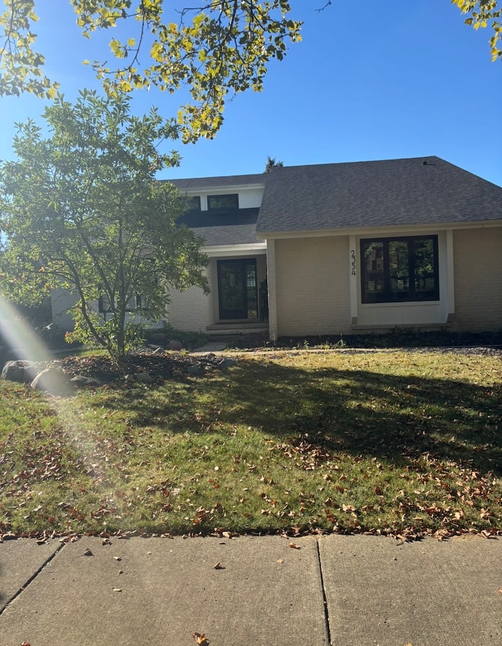 Large Family Friendly Home! - Troy, MI