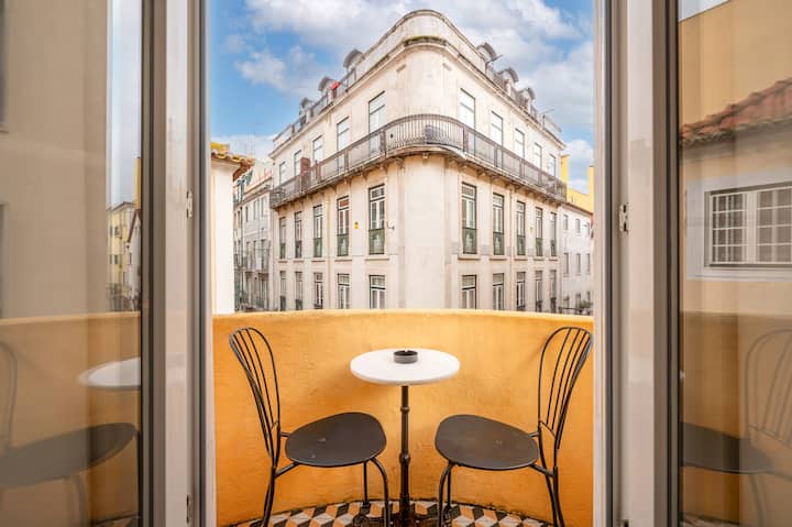 Elegant Apartment W/ Balcony In Bairro Alto - Alvalade