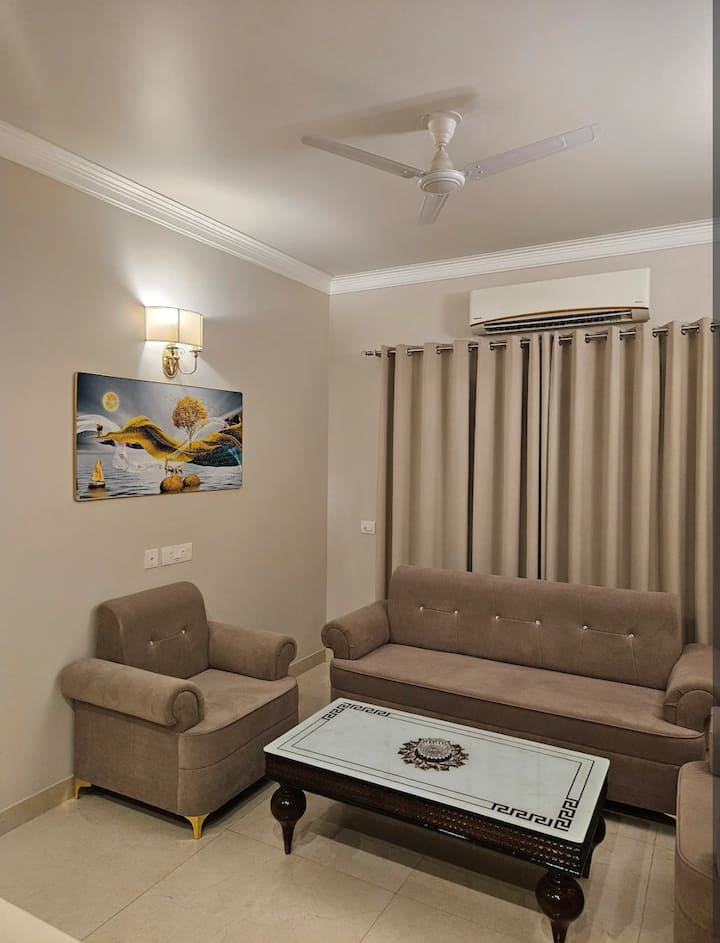 Modern Stylish Apartment In Central Flower Park - New Delhi