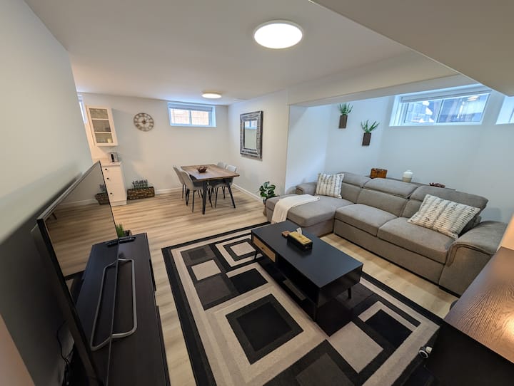 Private & Spacious 2 Bed Apt W/ Separate Entrance - Ottawa