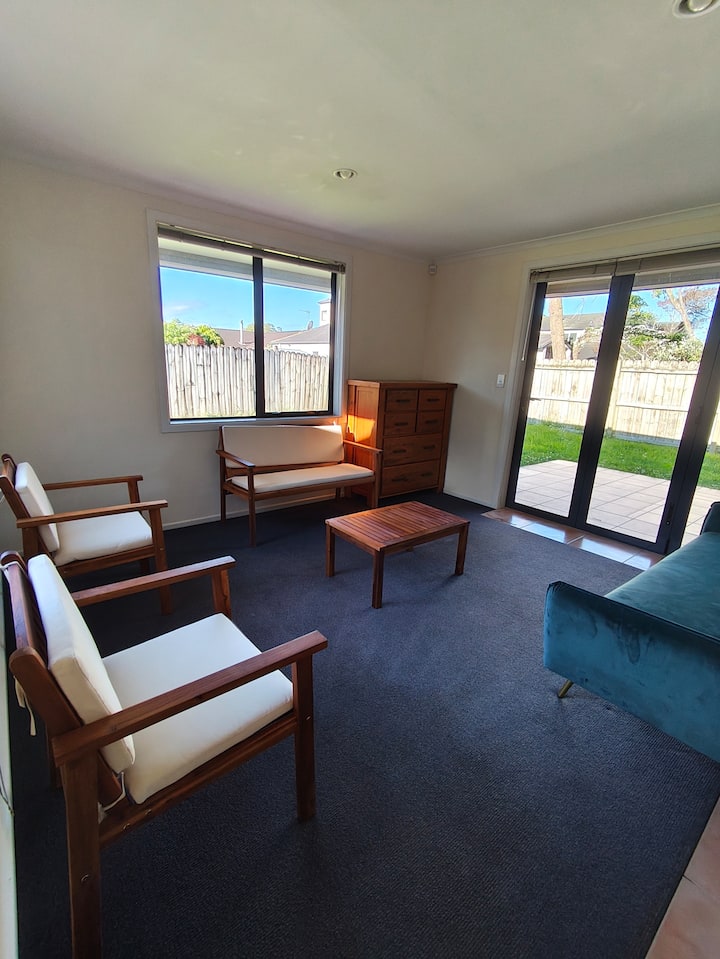 East Auckland Luxury House - 