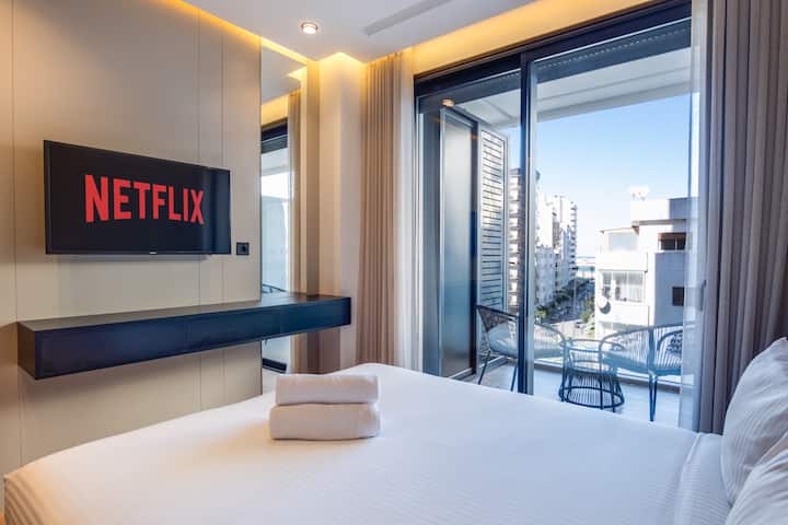 Stylish City Center Apartment • Partial Sea View - Tangier