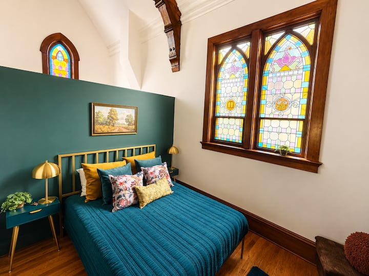 Unique Church Stay! Hot Tub, River, Town - Savanna