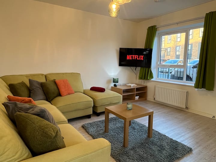 Two Bedroom House With Free Parking - Liverpool