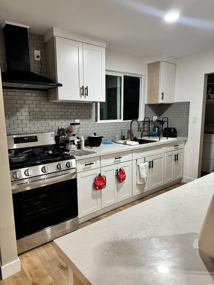 Beautiful Spacious Room With Shared Bathroom - Ojai, CA