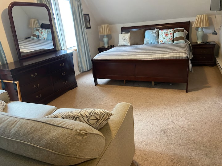 King Suite @ A Glacier Walk - Juneau, AK