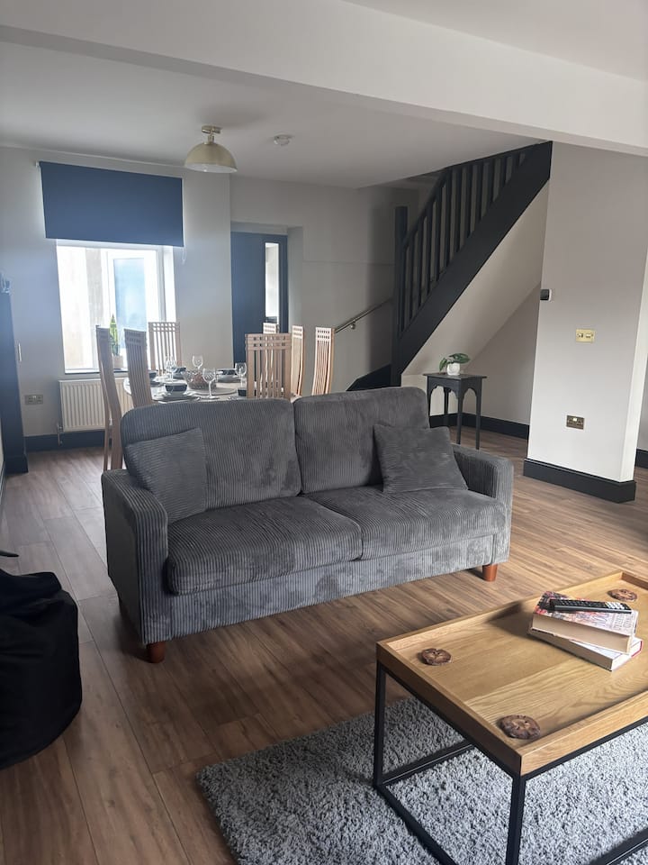 Chestnut House - Merthyr Tydfil - South Wales