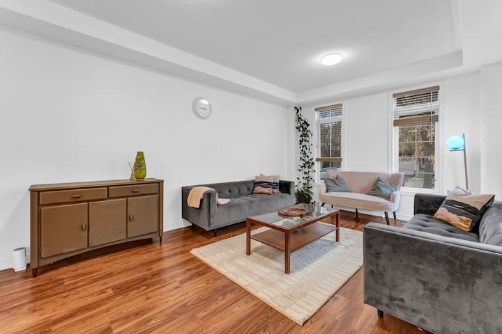 Spacious 5br Home • Brampton • Treadmill - Brampton